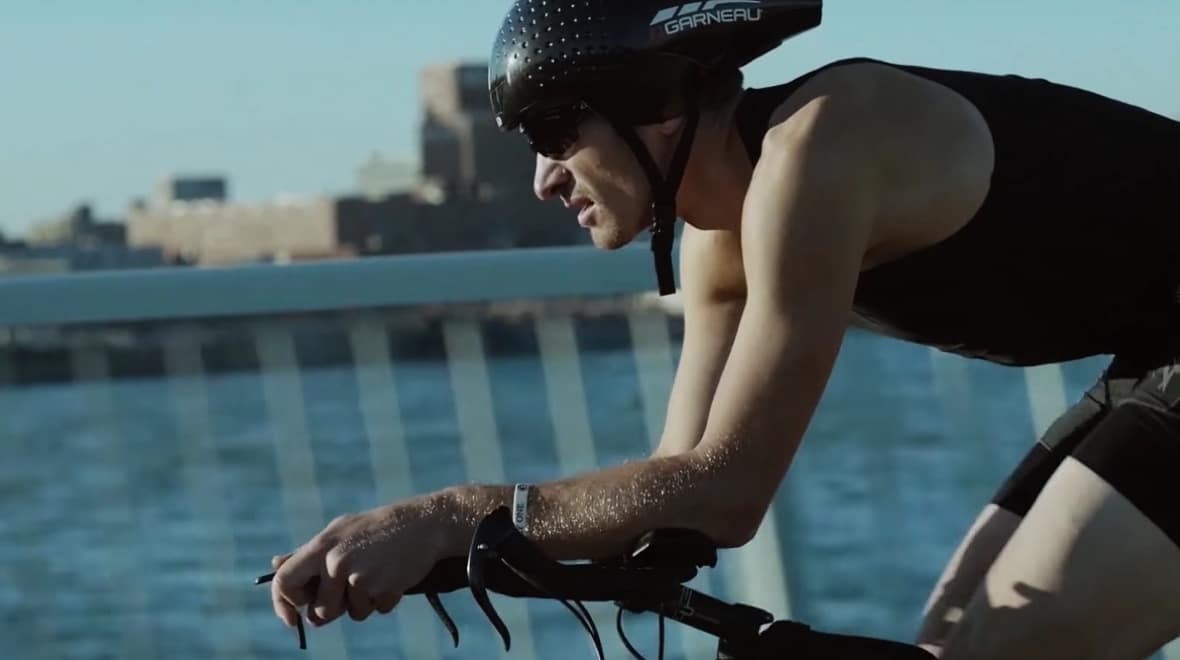 Hexoskin Smart: a sensor-embedded smart shirt