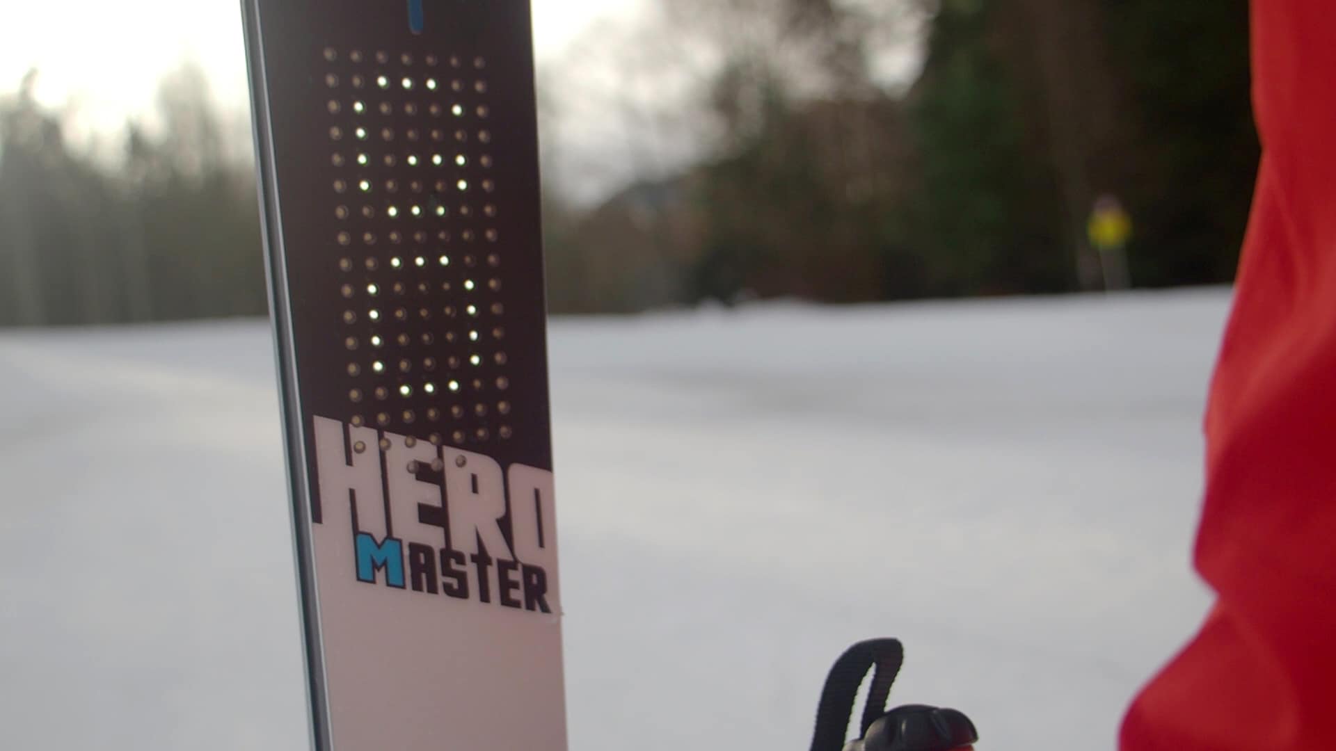 Meet the world's first smart ski