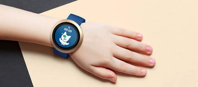 The AKI smartwatch for kids uses Samsung technology to keep your little ...