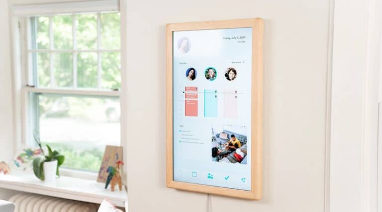 Hearth Display: smart 27-inch bulletin board for the whole family