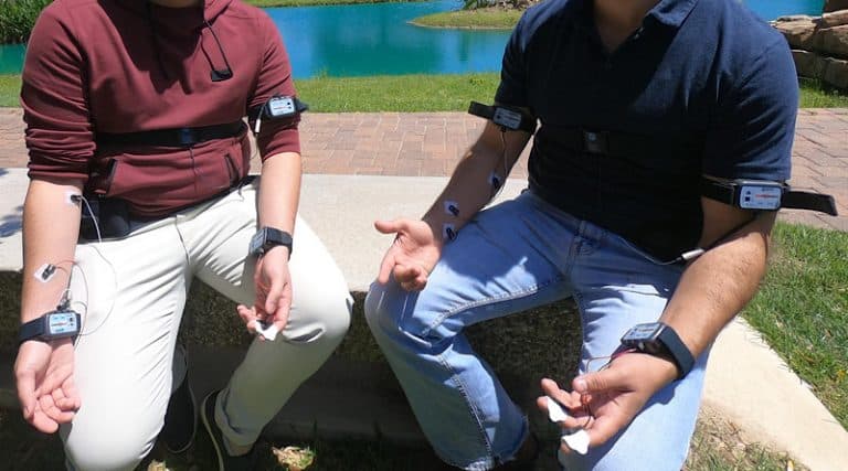 Researchers create algorithm that tracks brain activity from the wrist